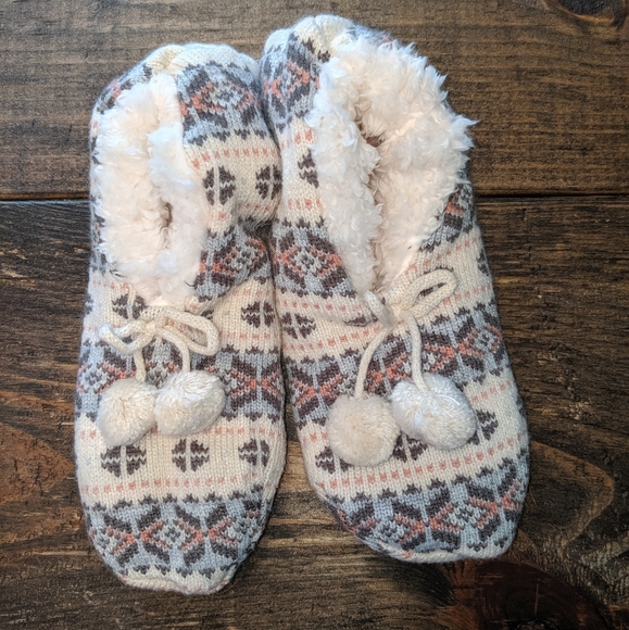 Muk Luks | Shoes | Muks Luks Slippers | Poshmark